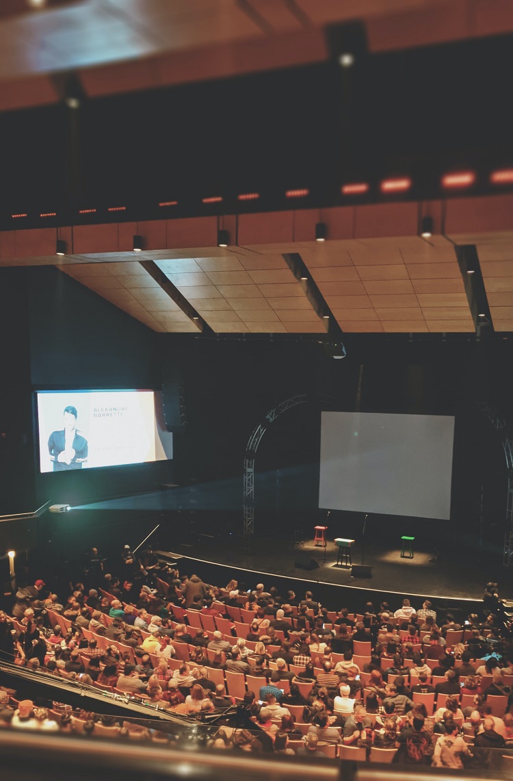 What is the Best Night of the Week to See Comedy Shows in Leicester ...